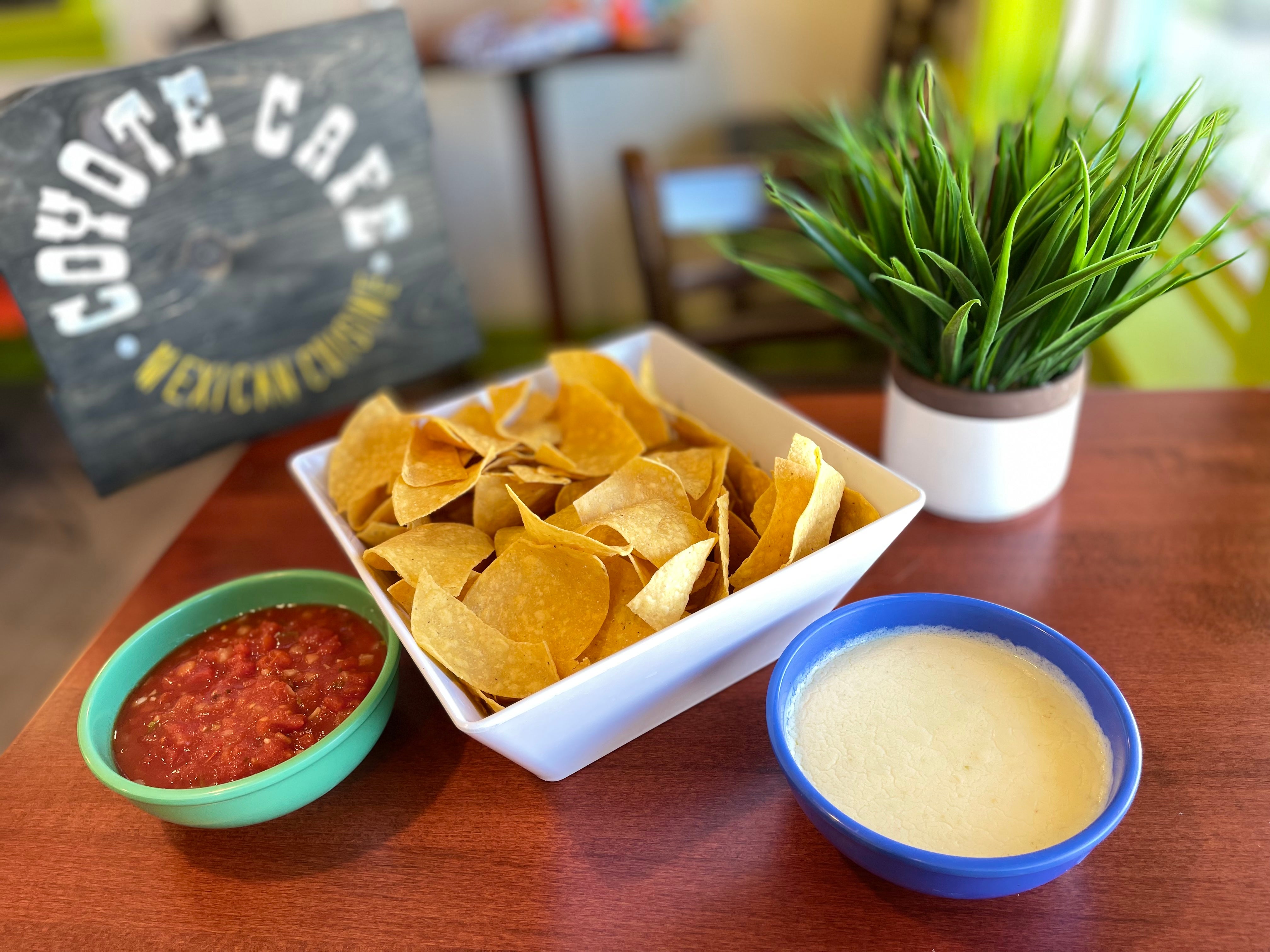 Nacho Kit (LB Chips + 1/2 Salsa + 1/2 Queso Blanco) | Coyote Cafe